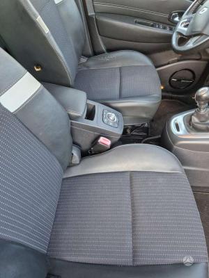 Brown Renault Scenic 2013 in Taurage, with an engine capacity of 1.60 L and mileage of 260 thousand km for 3900 €, photo 8 on AUTOMOTO.COM.LV