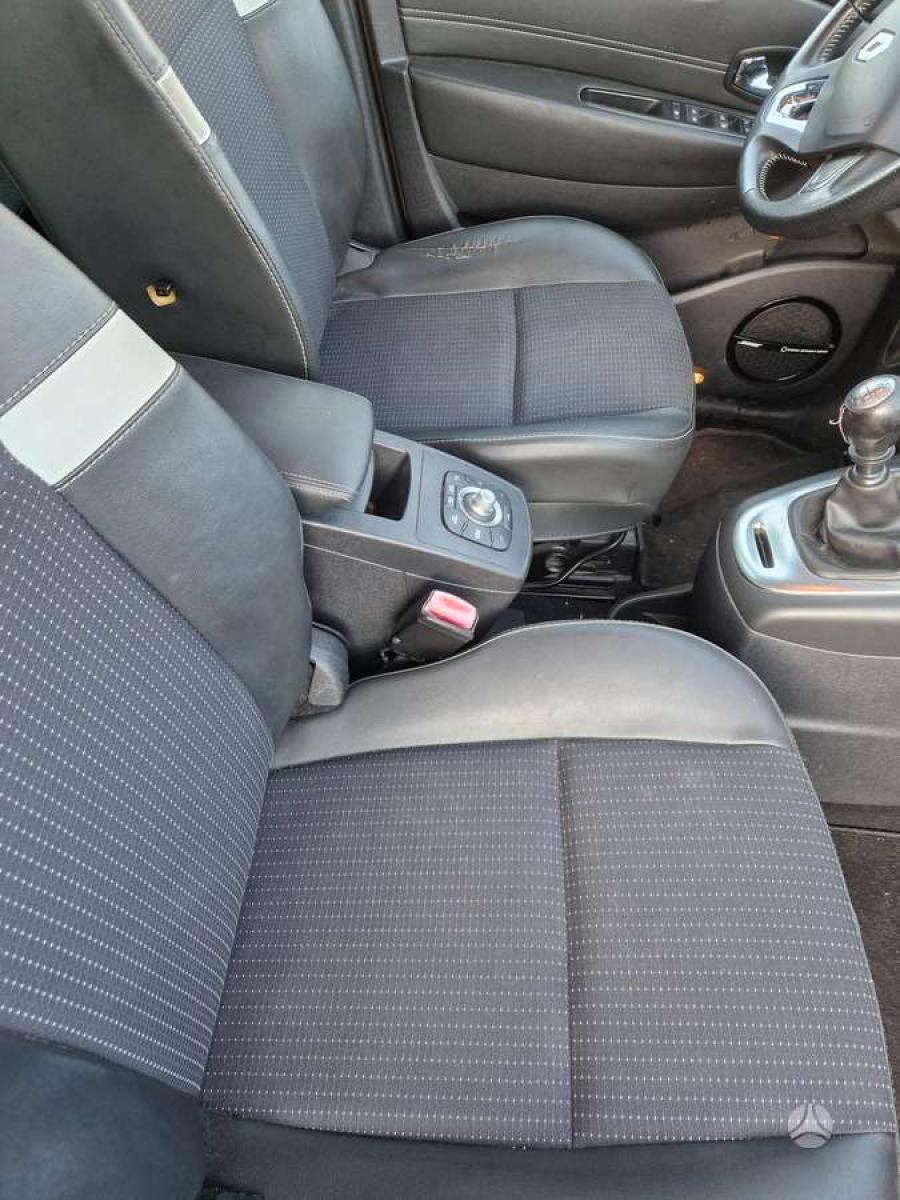 Brown Renault Scenic 2013 in Taurage, with an engine capacity of 1.60 L and mileage of 260 thousand km for 3900 €, photo 8 on AUTOMOTO.COM.LV