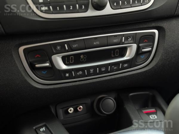 Brūns Renault Scenic 2009 Jelgava, ar dzinēja tilpumu 1.90 L un nobraukumu 284 tūkst. km par 2600 €, foto 5 vietnē AUTOMOTO.COM.LV