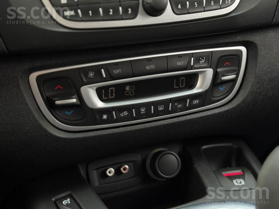 Brūns Renault Scenic 2009 Jelgava, ar dzinēja tilpumu 1.90 L un nobraukumu 284 tūkst. km par 2600 €, foto 6 vietnē AUTOMOTO.COM.LV