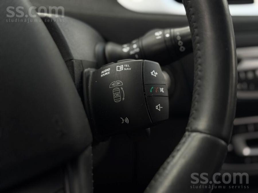 Brūns Renault Scenic 2009 Jelgava, ar dzinēja tilpumu 1.90 L un nobraukumu 284 tūkst. km par 2600 €, foto 17 vietnē AUTOMOTO.COM.LV