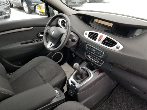 Brūns Renault Scenic 2010 Kauņa, ar dzinēja tilpumu 2.00 L un nobraukumu 337 tūkst. km par 2550 €, foto 10 vietnē AUTOMOTO.COM.LV