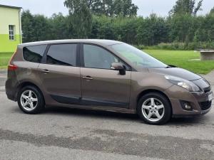 Brūns Renault Scenic 2011 Cēsis, ar dzinēja tilpumu 1.50 L un nobraukumu 262 tūkst. km par 2950 €, foto 6 vietnē AUTOMOTO.COM.LV