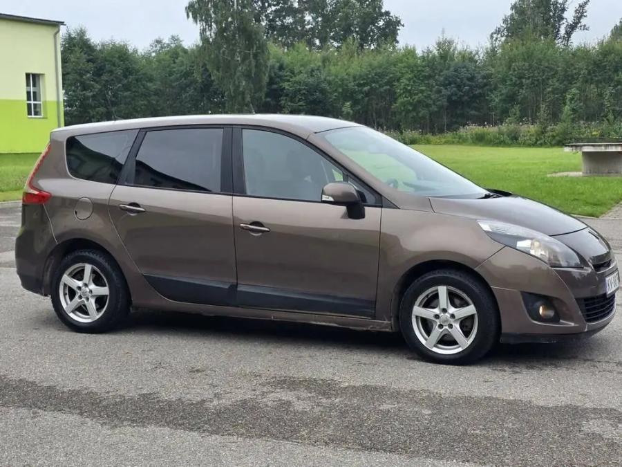 Brūns Renault Scenic 2011 Cēsis, ar dzinēja tilpumu 1.50 L un nobraukumu 262 tūkst. km par 2950 €, foto 6 vietnē AUTOMOTO.COM.LV