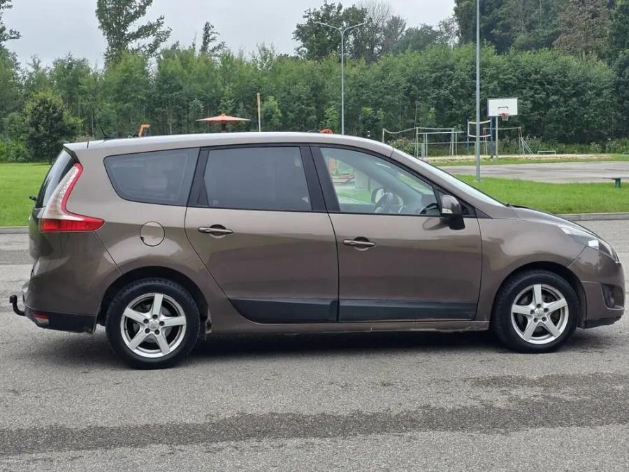 Brūns Renault Scenic 2011 Cēsis, ar dzinēja tilpumu 1.50 L un nobraukumu 262 tūkst. km par 2950 €, foto 7 vietnē AUTOMOTO.COM.LV