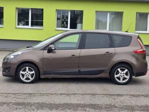 Brūns Renault Scenic 2011 Cēsis, ar dzinēja tilpumu 1.50 L un nobraukumu 262 tūkst. km par 2950 €, foto 13 vietnē AUTOMOTO.COM.LV