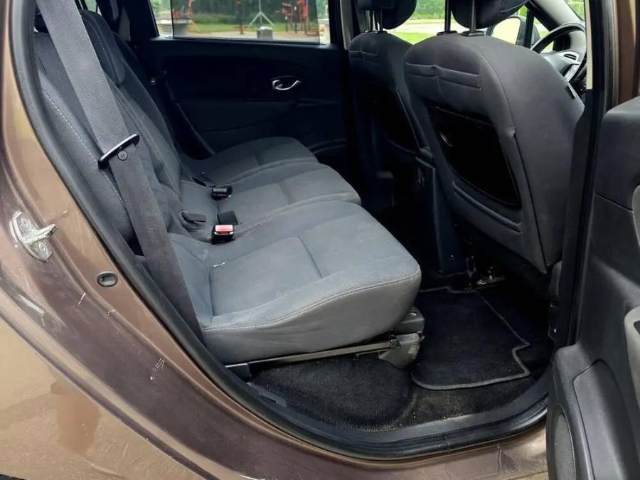 Brūns Renault Scenic 2011 Cēsis, ar dzinēja tilpumu 1.50 L un nobraukumu 262 tūkst. km par 2950 €, foto 21 vietnē AUTOMOTO.COM.LV