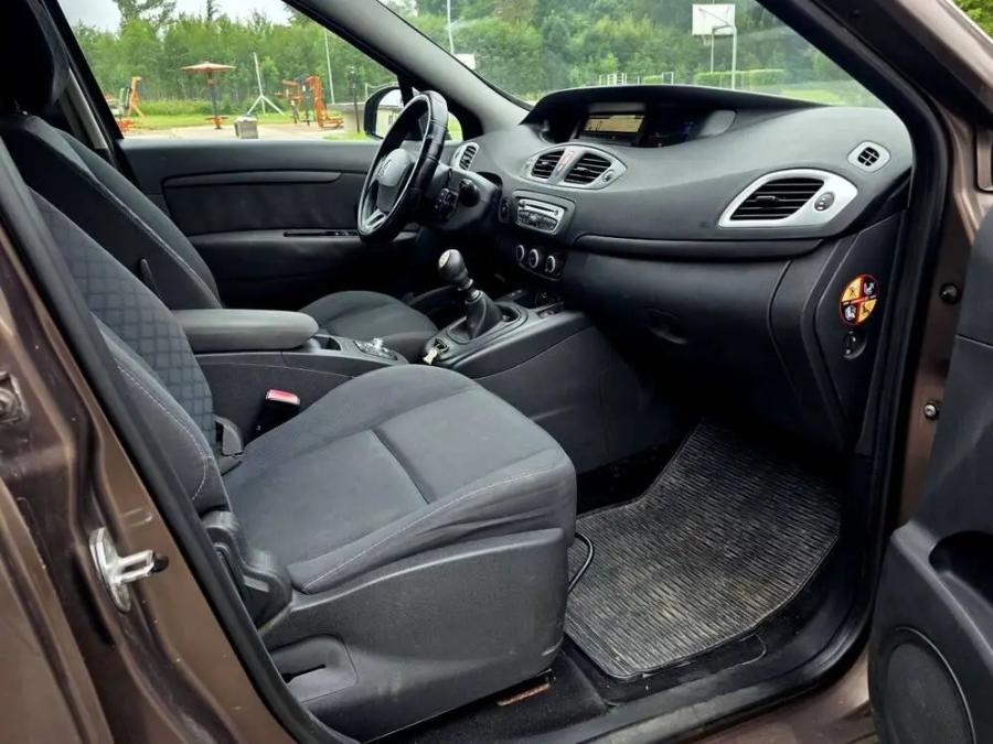Brūns Renault Scenic 2011 Cēsis, ar dzinēja tilpumu 1.50 L un nobraukumu 262 tūkst. km par 2950 €, foto 22 vietnē AUTOMOTO.COM.LV