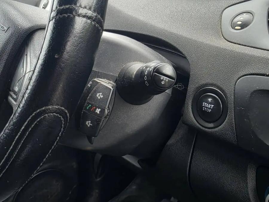 Brūns Renault Scenic 2011 Cēsis, ar dzinēja tilpumu 1.50 L un nobraukumu 262 tūkst. km par 2950 €, foto 27 vietnē AUTOMOTO.COM.LV