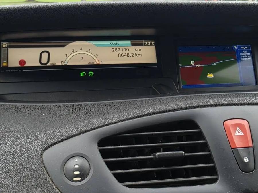 Brūns Renault Scenic 2011 Cēsis, ar dzinēja tilpumu 1.50 L un nobraukumu 262 tūkst. km par 2950 €, foto 28 vietnē AUTOMOTO.COM.LV
