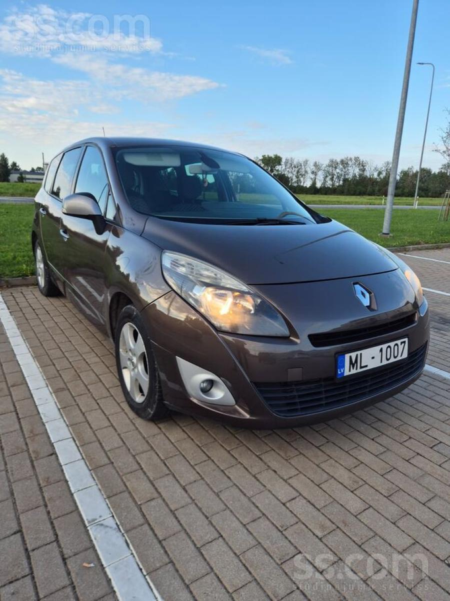 Brown Renault Scenic 2011 in Riga, with an engine capacity of 1.50 L and mileage of 240 thousand km for 3600 €, photo 4 on AUTOMOTO.COM.LV