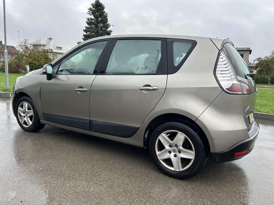 Brown Renault Scenic 2012 in Taurage, with an engine capacity of 1.46 L and mileage of 220 thousand km for 2200 €, photo 7 on AUTOMOTO.COM.LV