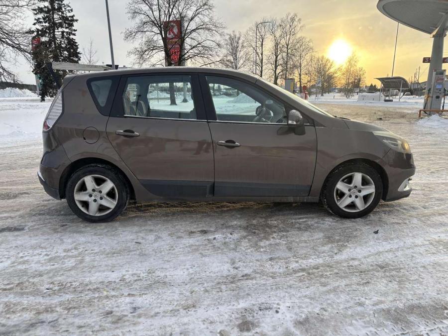 Brown Renault Scenic 2012 in Taurage, with an engine capacity of 1.46 L and mileage of 228 thousand km for 3200 €, photo 4 on AUTOMOTO.COM.LV