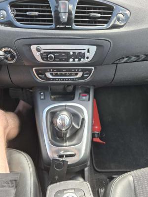 Brūns Renault Scenic 2012 Tauragė, ar dzinēja tilpumu 1.60 L un nobraukumu 230 tūkst. km par 2600 €, foto 17 vietnē AUTOMOTO.COM.LV