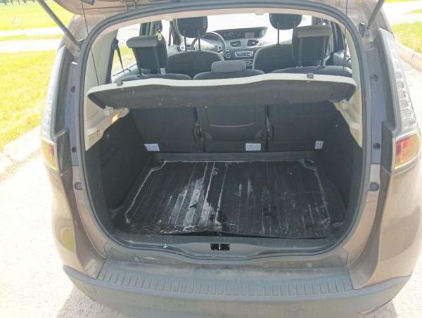 Brown Renault Scenic 2012 in Marijampole, with an engine capacity of 1.46 L and mileage of 347 thousand km for 2755 €, photo 8 on AUTOMOTO.COM.LV