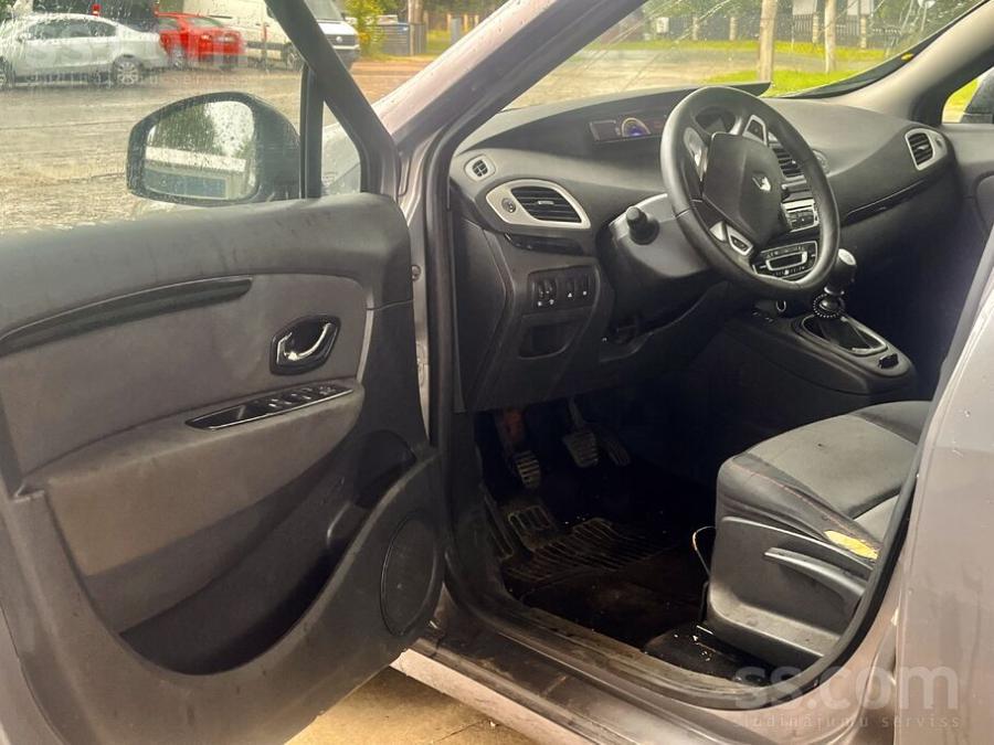 Brūns Renault Scenic 2012 Rīga, ar dzinēja tilpumu 1.50 L un nobraukumu 546 tūkst. km par 899 €, foto 8 vietnē AUTOMOTO.COM.LV