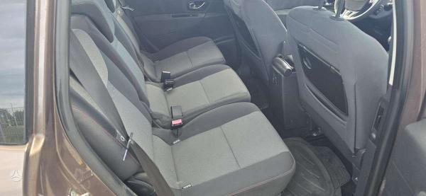 Brown Renault Scenic 2012 in Taurage, with an engine capacity of 1.46 L and mileage of 173 thousand km for 2800 €, photo 10 on AUTOMOTO.COM.LV