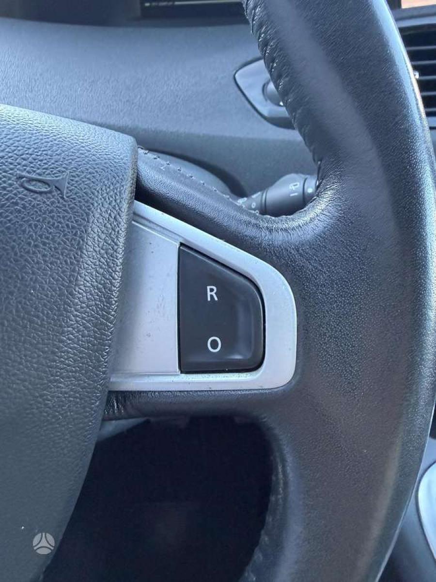 Brown Renault Scenic 2013 in Utena, with an engine capacity of 1.20 L and mileage of 161 thousand km for 3500 €, photo 33 on AUTOMOTO.COM.LV