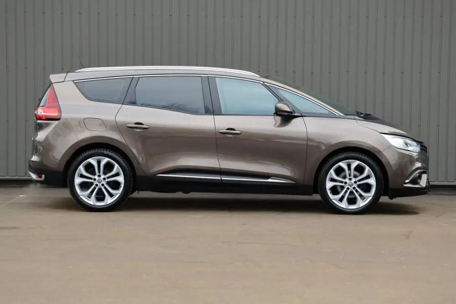 Brūns Renault Scenic 2017 Jelgava, ar dzinēja tilpumu 1.20 L un nobraukumu 180 tūkst. km par 9500 €, foto 7 vietnē AUTOMOTO.COM.LV