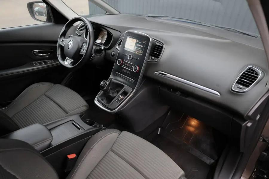 Brūns Renault Scenic 2017 Jelgava, ar dzinēja tilpumu 1.20 L un nobraukumu 180 tūkst. km par 9500 €, foto 16 vietnē AUTOMOTO.COM.LV