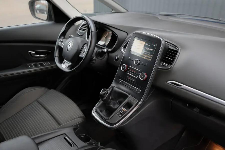Brūns Renault Scenic 2017 Jelgava, ar dzinēja tilpumu 1.20 L un nobraukumu 180 tūkst. km par 9500 €, foto 17 vietnē AUTOMOTO.COM.LV