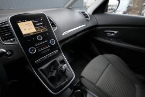 Brūns Renault Scenic 2017 Jelgava, ar dzinēja tilpumu 1.20 L un nobraukumu 180 tūkst. km par 9500 €, foto 25 vietnē AUTOMOTO.COM.LV
