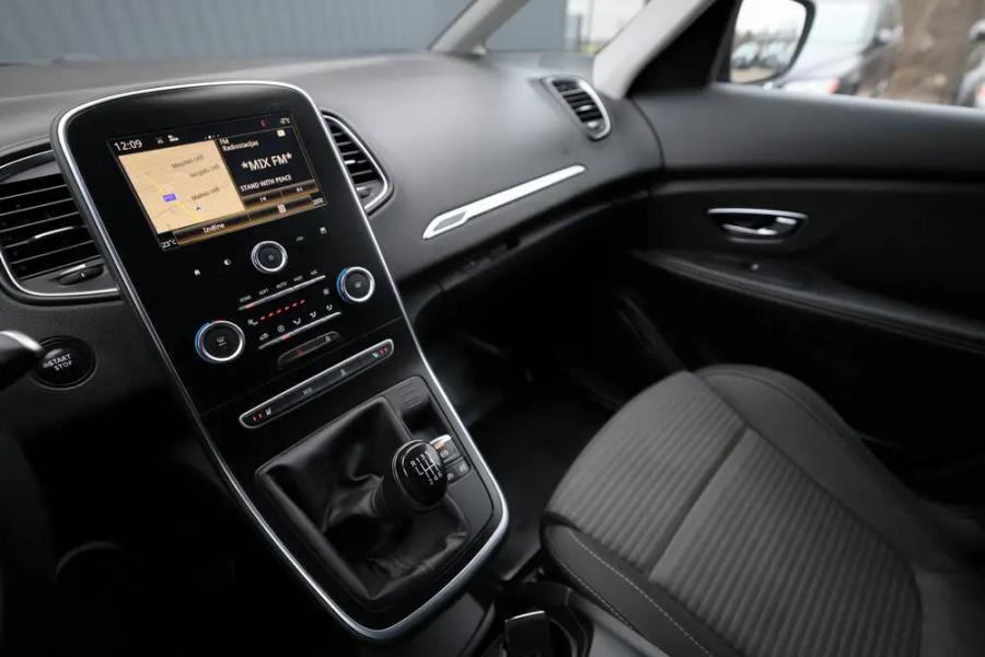 Brūns Renault Scenic 2017 Jelgava, ar dzinēja tilpumu 1.20 L un nobraukumu 180 tūkst. km par 9500 €, foto 25 vietnē AUTOMOTO.COM.LV