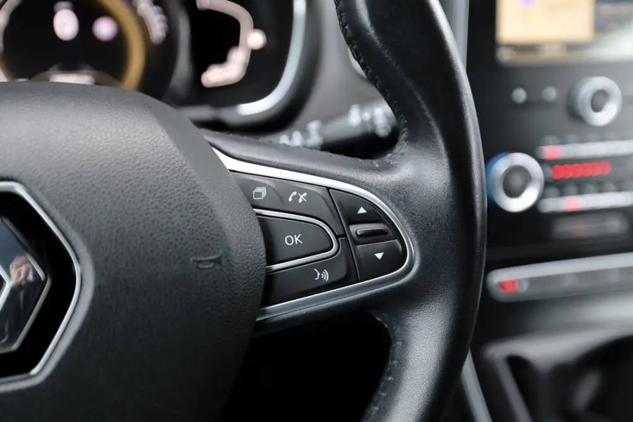 Brūns Renault Scenic 2017 Jelgava, ar dzinēja tilpumu 1.20 L un nobraukumu 180 tūkst. km par 9500 €, foto 26 vietnē AUTOMOTO.COM.LV