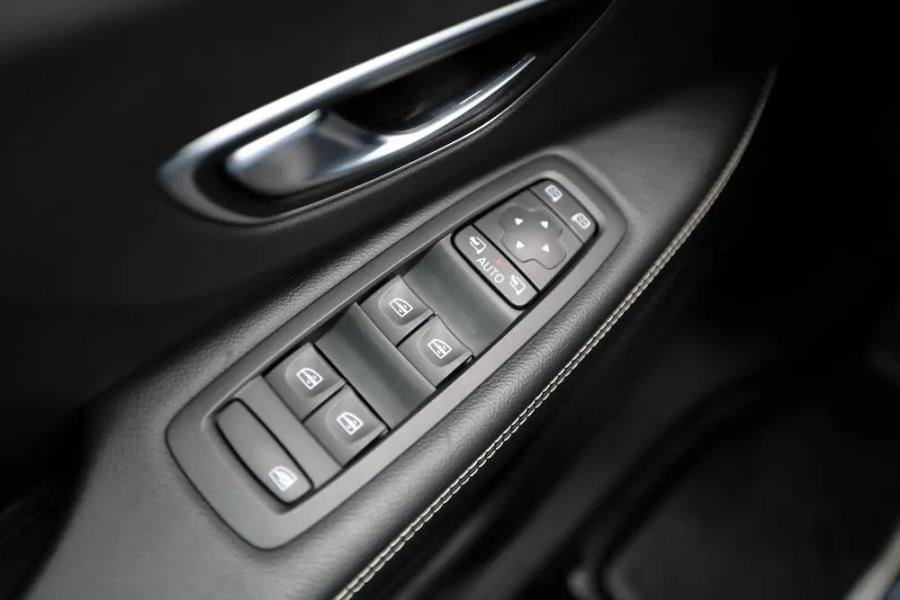 Brūns Renault Scenic 2017 Jelgava, ar dzinēja tilpumu 1.20 L un nobraukumu 180 tūkst. km par 9500 €, foto 28 vietnē AUTOMOTO.COM.LV