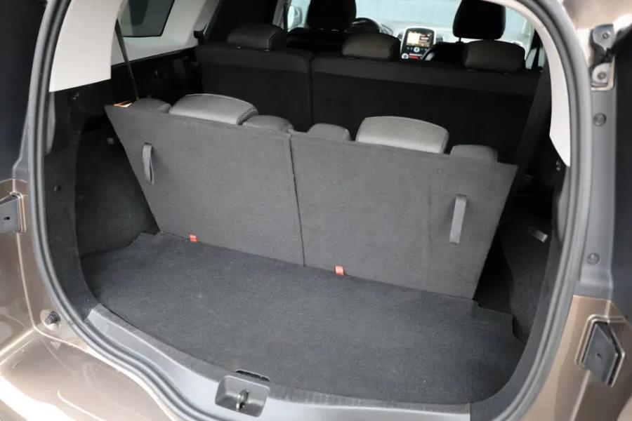 Brūns Renault Scenic 2017 Jelgava, ar dzinēja tilpumu 1.20 L un nobraukumu 180 tūkst. km par 9500 €, foto 30 vietnē AUTOMOTO.COM.LV
