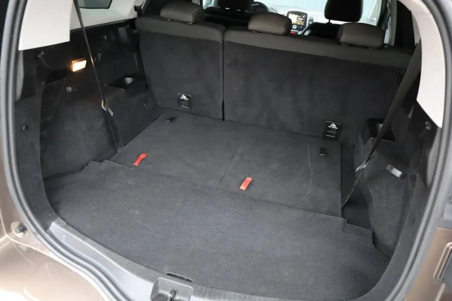 Brūns Renault Scenic 2017 Jelgava, ar dzinēja tilpumu 1.20 L un nobraukumu 180 tūkst. km par 9500 €, foto 31 vietnē AUTOMOTO.COM.LV