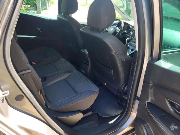 Brown Renault Scenic 2019 in Utena, with an engine capacity of 1.75 L and mileage of 270 thousand km for 5700 €, photo 8 on AUTOMOTO.COM.LV