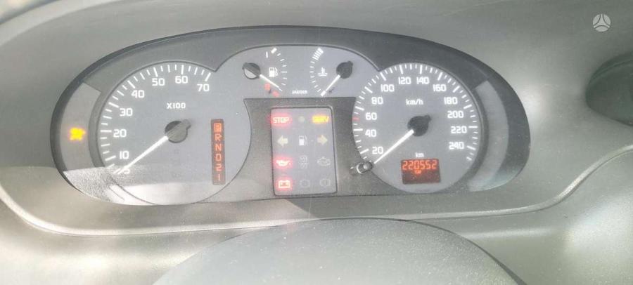 Green Renault Scenic 2000 in Ukmerge, with an engine capacity of 1.60 L and mileage of 221 thousand km for 650 €, photo 7 on AUTOMOTO.COM.LV