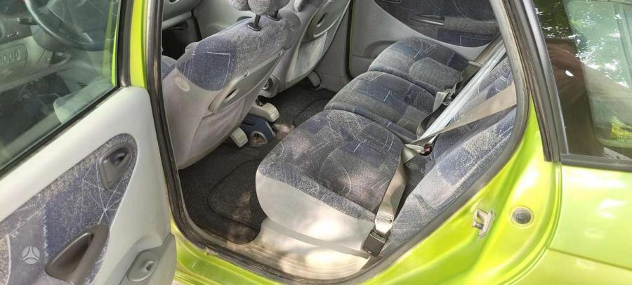 Green Renault Scenic 2000 in Ukmerge, with an engine capacity of 1.60 L and mileage of 221 thousand km for 650 €, photo 12 on AUTOMOTO.COM.LV