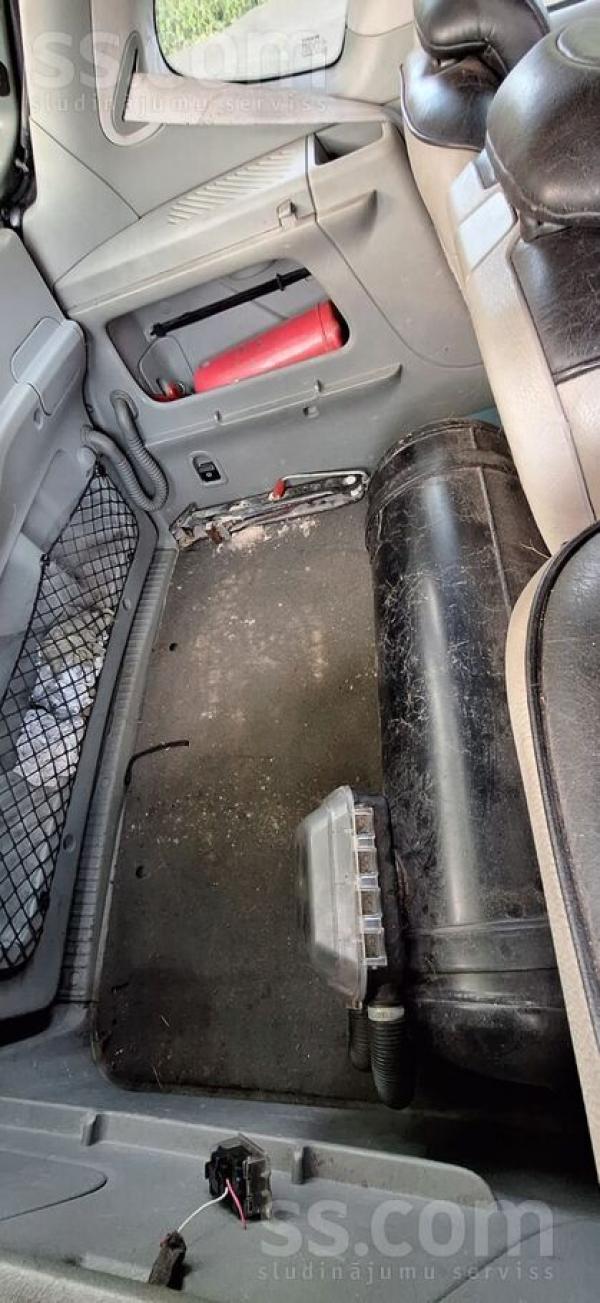 Zaļš Renault Scenic 2001 Tukums, ar dzinēja tilpumu 2.00 L un nobraukumu 450 tūkst. km par 400 €, foto 4 vietnē AUTOMOTO.COM.LV