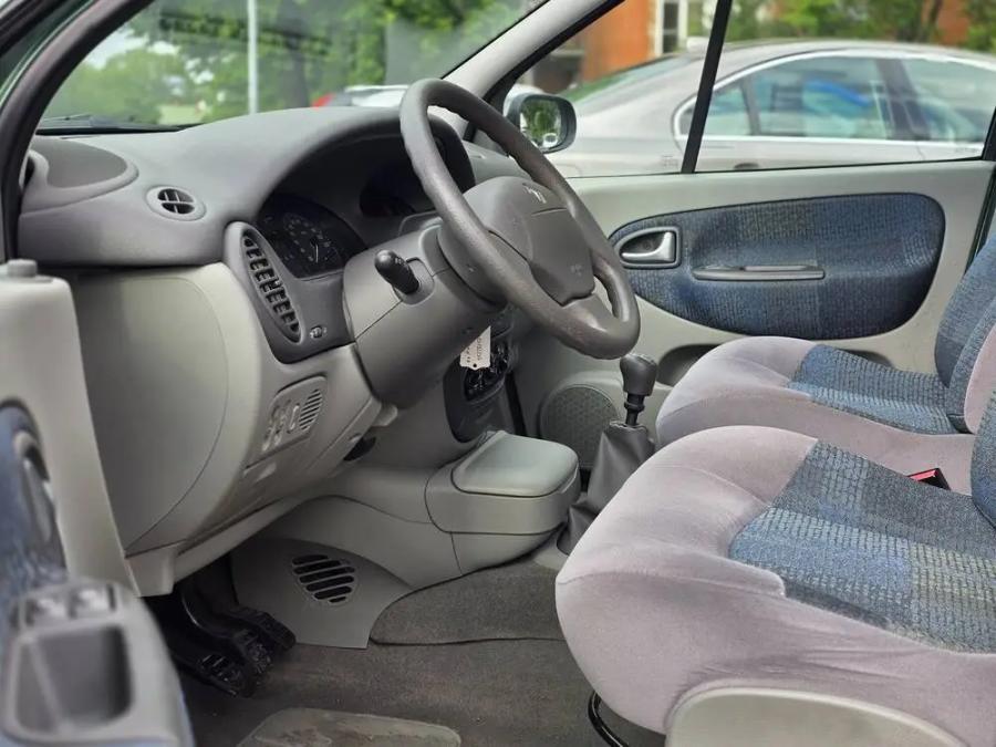 Green Renault Scenic 2002 in Grobiņa, with an engine capacity of 1.60 L and mileage of 101 thousand km for 2000 €, photo 13 on AUTOMOTO.COM.LV