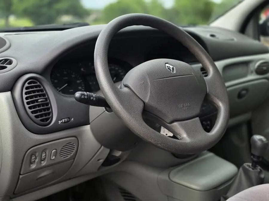 Green Renault Scenic 2002 in Grobiņa, with an engine capacity of 1.60 L and mileage of 101 thousand km for 2000 €, photo 14 on AUTOMOTO.COM.LV