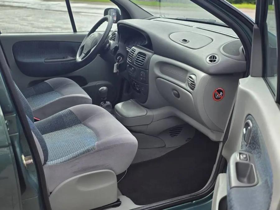 Green Renault Scenic 2002 in Grobiņa, with an engine capacity of 1.60 L and mileage of 101 thousand km for 2000 €, photo 15 on AUTOMOTO.COM.LV