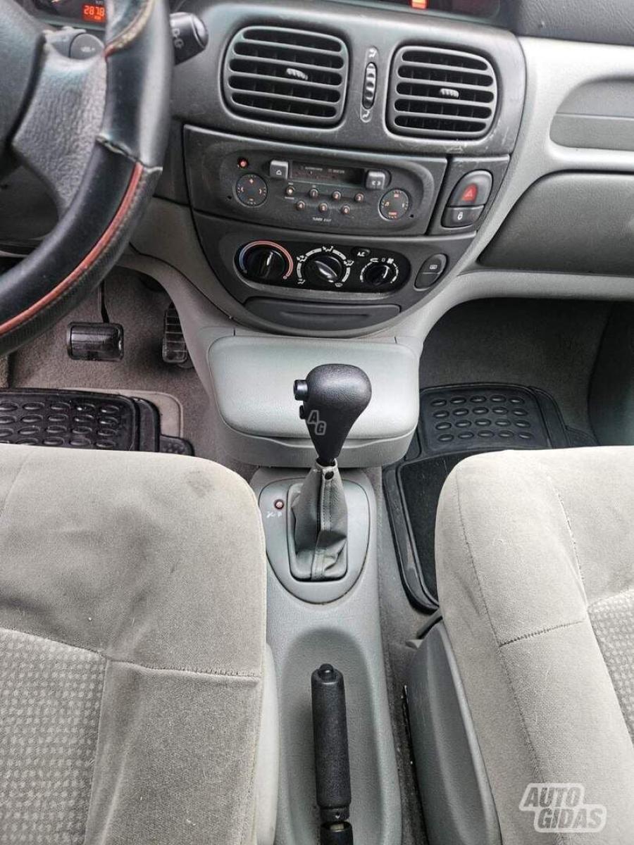 Zaļš Renault Scenic 2003 Vilkaviškis, ar dzinēja tilpumu 1.90 L un nobraukumu 288 tūkst. km par 800 €, foto 7 vietnē AUTOMOTO.COM.LV