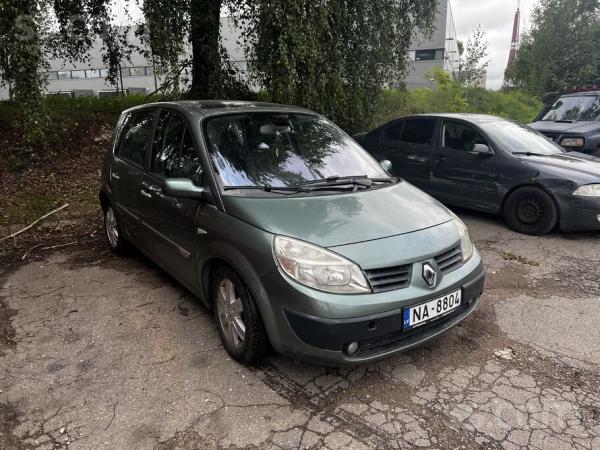 Renault Scenic 2004 in Riga on AUTOMOTO.COM.LV Green Renault Scenic 2004 in Riga, with an engine capacity of 2.00 L and mileage of 275 thousand km for 1200 €, photo 3 on AUTOMOTO.COM.LV