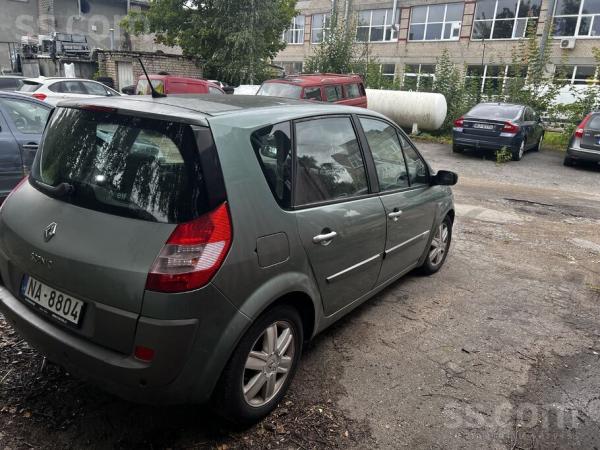 Renault Scenic 2004 in Riga on AUTOMOTO.COM.LV Green Renault Scenic 2004 in Riga, with an engine capacity of 2.00 L and mileage of 275 thousand km for 1200 €, photo 5 on AUTOMOTO.COM.LV