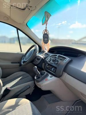 Zaļš Renault Scenic 2004 Valmiera, ar dzinēja tilpumu 1.50 L un nobraukumu 254 tūkst. km par 1050 €, foto 7 vietnē AUTOMOTO.COM.LV