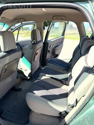Zaļš Renault Scenic 2004 Valmiera, ar dzinēja tilpumu 1.50 L un nobraukumu 254 tūkst. km par 1050 €, foto 10 vietnē AUTOMOTO.COM.LV