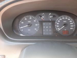 Grey Renault Scenic 2000 in Jonava, with an engine capacity of 1.90 L and mileage of 228 thousand km for 900 €, photo 3 on AUTOMOTO.COM.LV