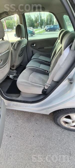 Grey Renault Scenic 2001 in Daugavpils, with an engine capacity of 1.60 L and mileage of 175 thousand km for 650 €, photo 7 on AUTOMOTO.COM.LV