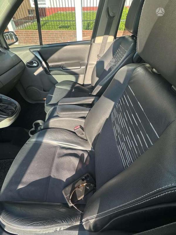 Grey Renault Scenic 2005 in Kretinga, with an engine capacity of 1.90 L and mileage of 317 thousand km for 1150 €, photo 8 on AUTOMOTO.COM.LV