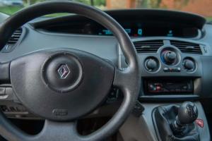 Grey Renault Scenic 2007 in Grobiņa, with an engine capacity of 1.60 L and mileage of 167 thousand km for 2850 €, photo 9 on AUTOMOTO.COM.LV