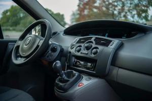 Grey Renault Scenic 2007 in Grobiņa, with an engine capacity of 1.60 L and mileage of 167 thousand km for 2850 €, photo 10 on AUTOMOTO.COM.LV