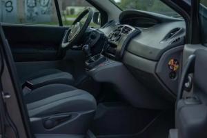 Grey Renault Scenic 2007 in Grobiņa, with an engine capacity of 1.60 L and mileage of 167 thousand km for 2850 €, photo 12 on AUTOMOTO.COM.LV