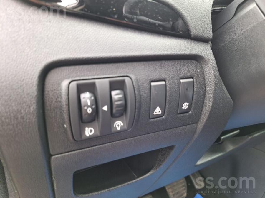 Pelēks Renault Scenic 2012 Daugavpils, ar dzinēja tilpumu 1.60 L un nobraukumu 0 tūkst. km par 4500 €, foto 12 vietnē AUTOMOTO.COM.LV
